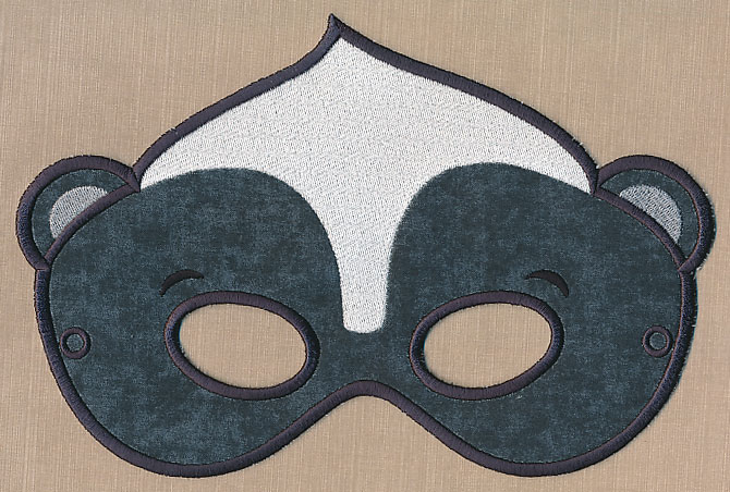 Woodland Skunk Mask - Large (In-the-Hoop)