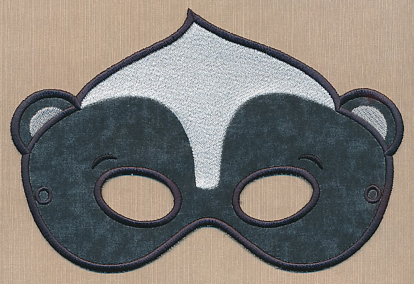 Woodland Skunk Mask - Medium (In-the-Hoop)